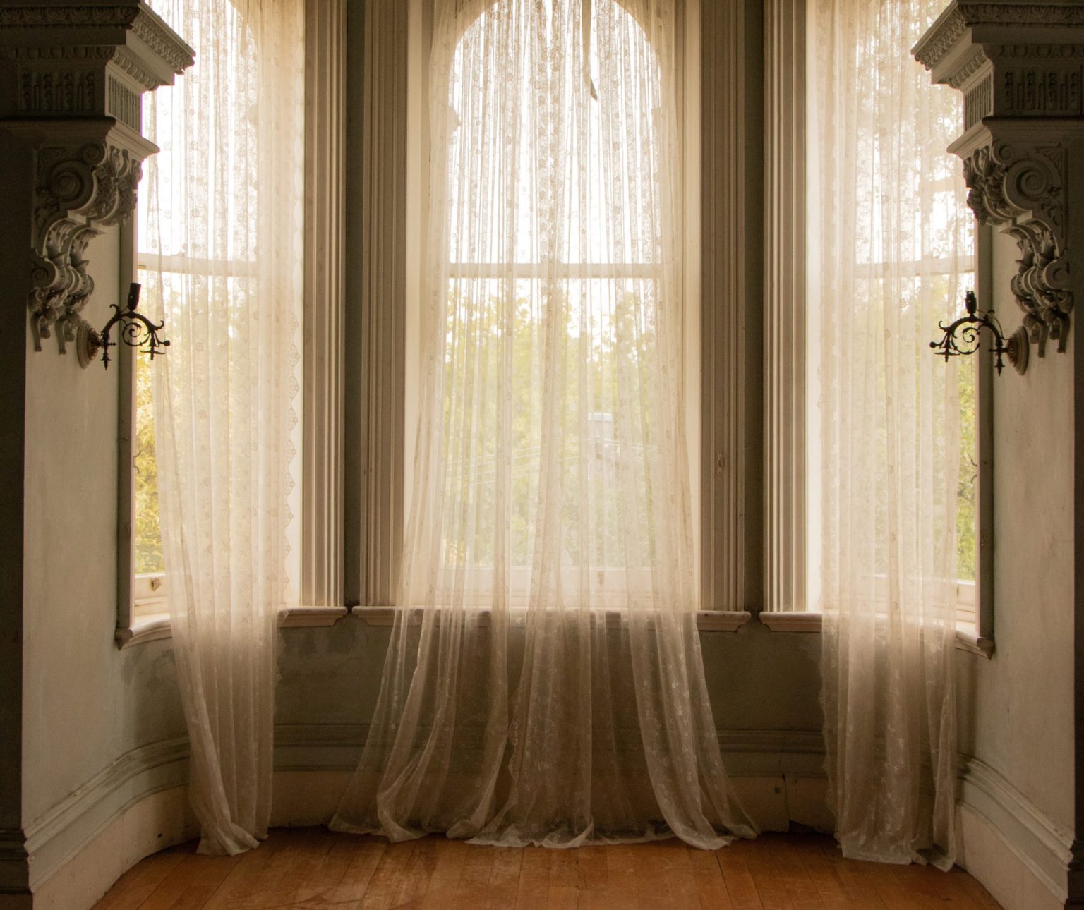 The Best Window Covering For Your Bay Window | Covers